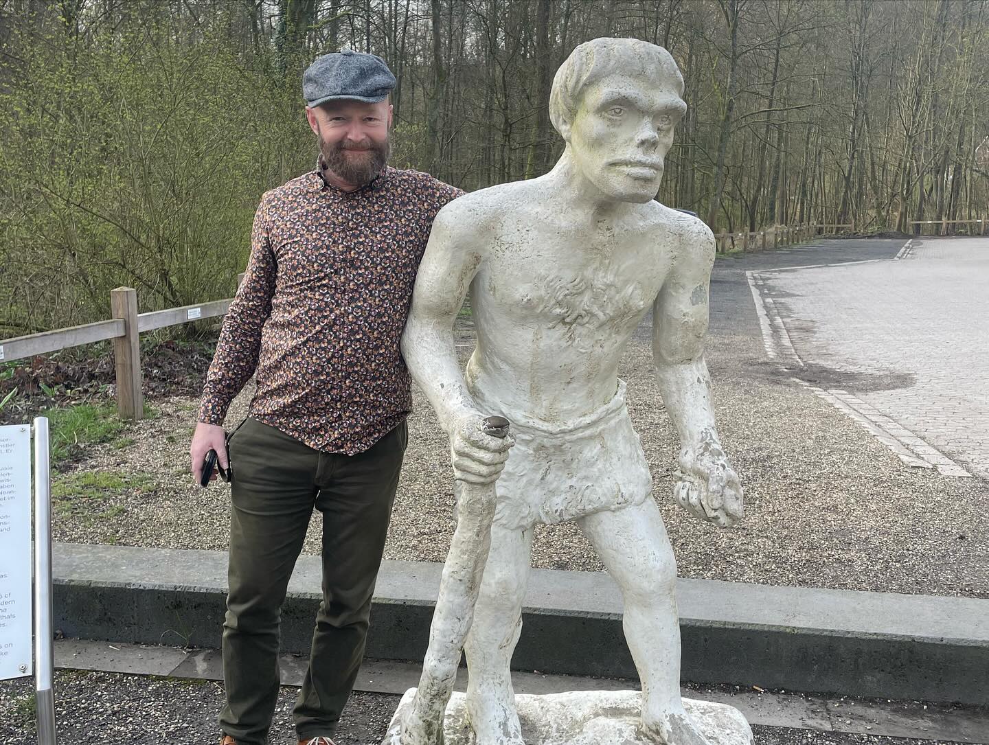 Onder de Haagbeuken kon oermens met modern mens… – Interessante Tijden